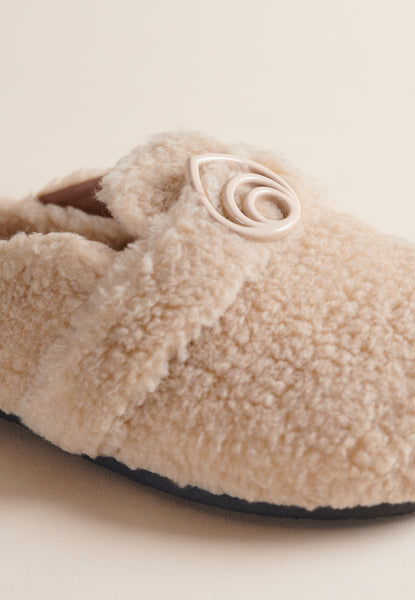 Teddy Greg in Dune – Brother Vellies